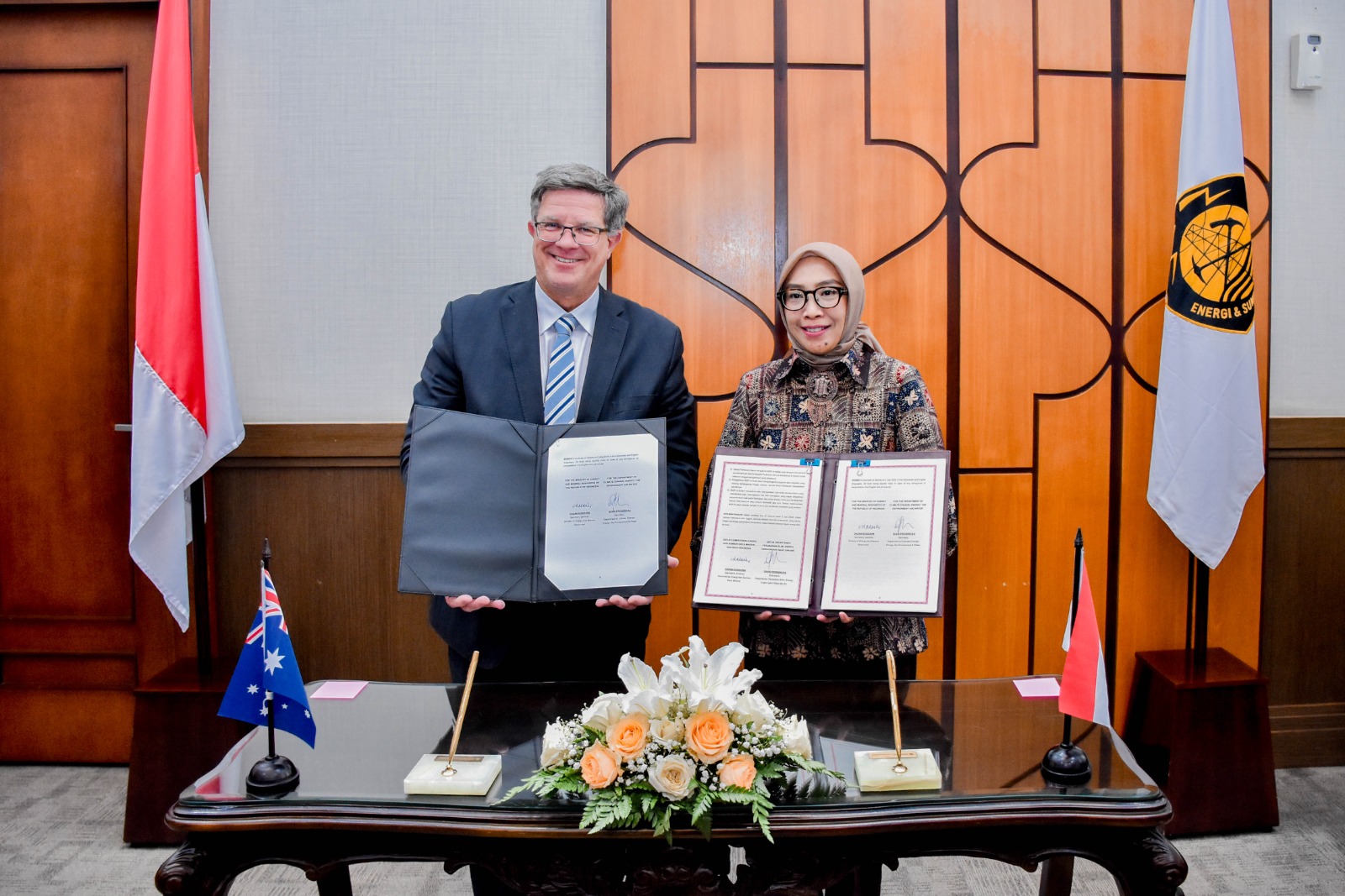 Kementerian ESDM RI - Media Center - Arsip Berita - Kementerian ESDM dan Departemen Energi ...