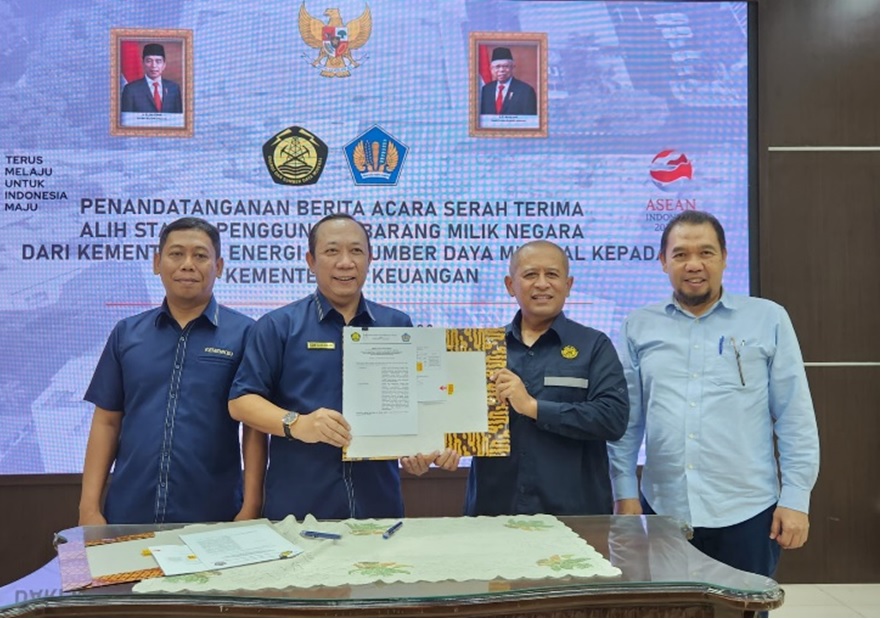 Kementerian ESDM RI - Media Center - News Archives - Kementerian ESDM Serah Terimakan BMN PLTS ...