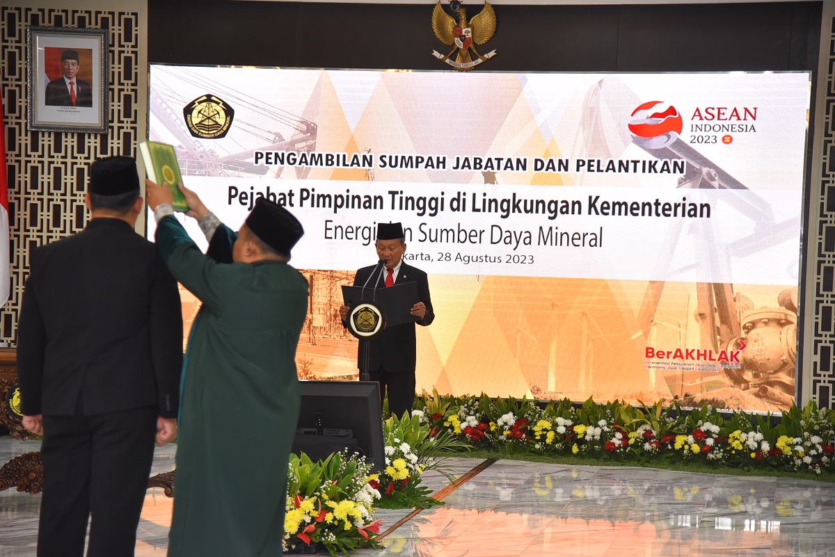 Kementerian ESDM RI - Media Center - Arsip Berita - Lantik Kepala Biro Hukum, Menteri ESDM ...