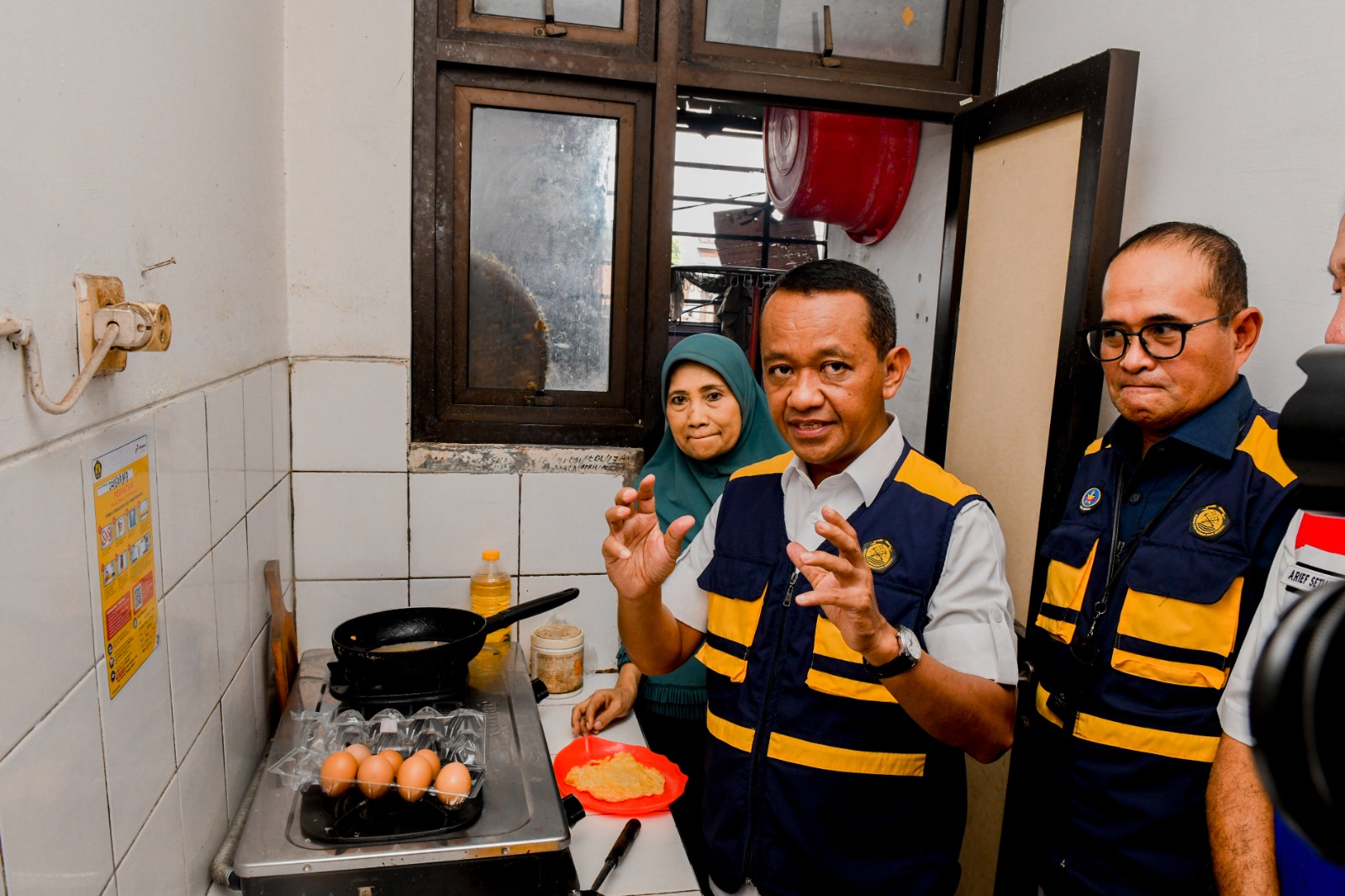 Kementerian ESDM RI - Media Center - Arsip Berita - Goreng Telur Pakai Jargas, Menteri Bahlil ...