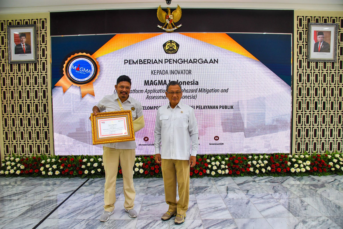 Kementerian ESDM RI - Media Center - Arsip Berita - Menteri ESDM Serahkan Penghargaan pada ...